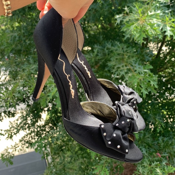 Nina Ricci | Shoes | Nina Black Silk Bow Peep Toe Elegant Pumps Sz 8 ...